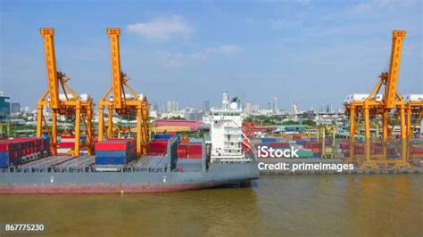 물류 및 운송 컨테이너 화물 선박 및 화물의 조선소에서 크레인 공장 산업 건물에 대한 스톡 사진 및 기타 이미지 공장 산업 건물 교통수단 기업 재무와 산업 Istock