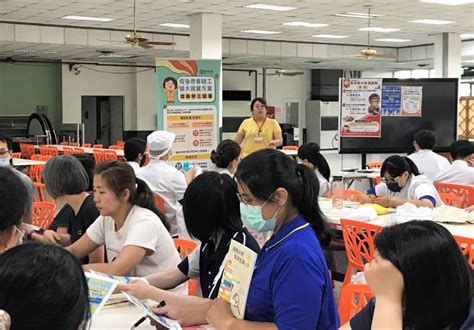 促訓後就業接軌 新營就業中心徵才暖心送月餅