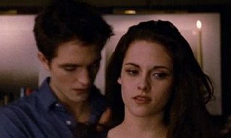 Edward And Bella Kissing In Breaking Dawn