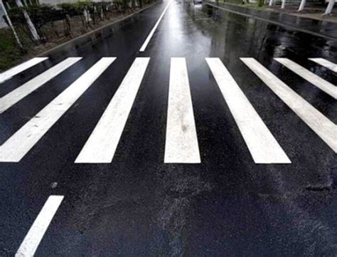 На пішохідному переході в Луцьку збили дівчину