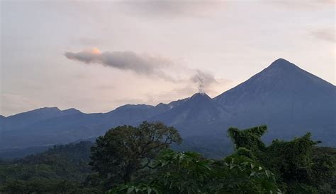 Volcán Santiaguito Registra Explosiones Y Lanza Ceniza En Comunidades