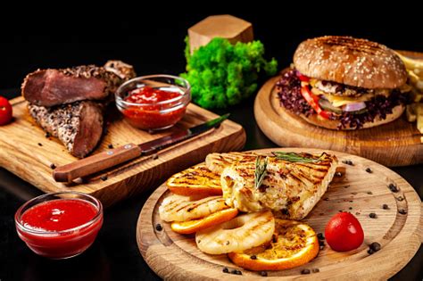 미국의 패스트 푸드 햄버거 감자 튀김 고기 치킨 스테이크 배경 이미지입니다 여러 가지 요리 세트입니다 공간 복사 감자 요리에 대한 스톡 사진 및 기타 이미지 Istock