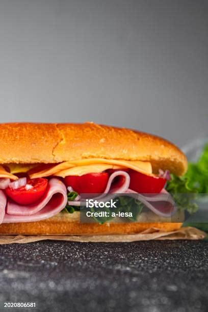 햄 샌드위치 얇게 썬 고기 치즈 상추 토마토 야채 혈액 요소 질소 빵 신선한 음식 맛좋은 신선한 건강한 식생활 조리 간식 식사