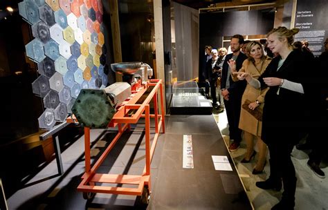 Koningin Máxima Brengt Werkbezoek Aan Dutch Design Week 2016