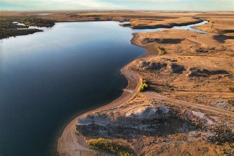 가뭄 건조한 경치 경치가 좋은 계절 고요한 광야 광활한 구름 깨끗한 꼬불 꼬불 한 강 대초원 모래톱 물 민물 반도 반사 북미 불모의