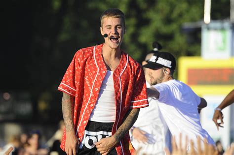 Justin Bieber Hurt His Balls And Now Theres A Lawsuit