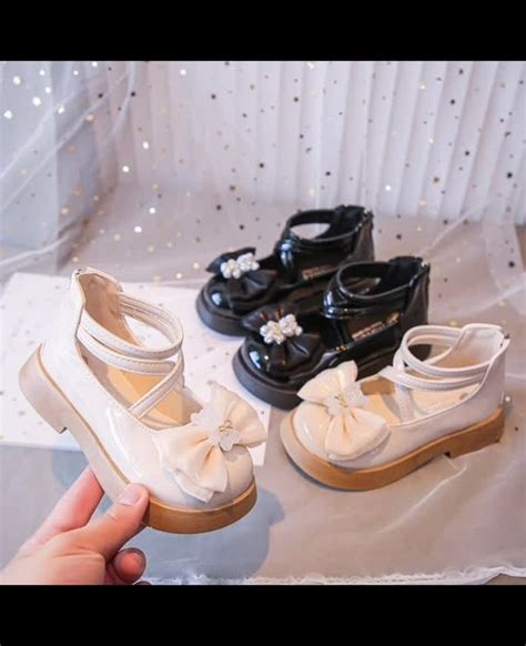 Дитячий одяг та взуття 💙💛 Ціна 670 грн В НАЯВНОСТІ 🌿Стильні туфельки для дівчаток 🌿Матеріал