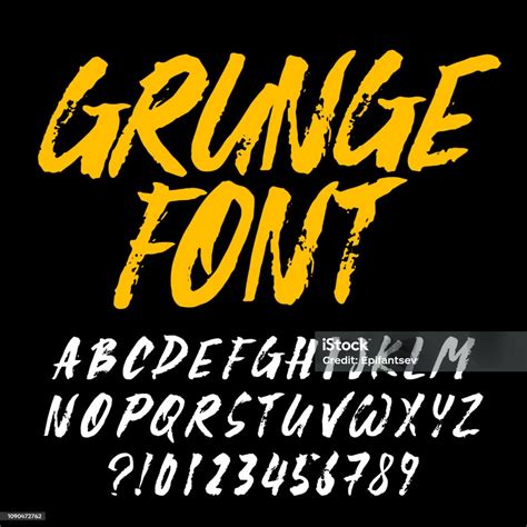 그런 지 알파벳 글꼴입니다 대문자 브러시 스트로크 문자와 숫자 컴퓨터 글자에 대한 스톡 벡터 아트 및 기타 이미지 컴퓨터 글자 더러운 공포 무서움 Istock