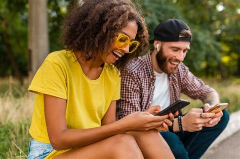 How To Identify And Deal Emotionally Unavailable Gay Chat Line Date