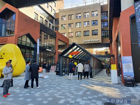 이전엔 없던 새로운 공간…누디트 홍대 가보니[현장 ]