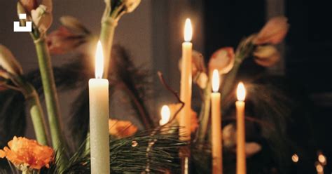 촛불이 달린 케이크 사진 Unsplash의 무료 초 이미지