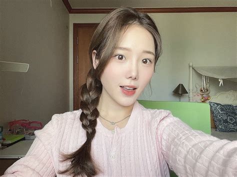 윤수빈 𝑺𝒖𝒃𝒊𝒏 𝒀𝒐𝒐𝒏 평화로운 주말 Instagram