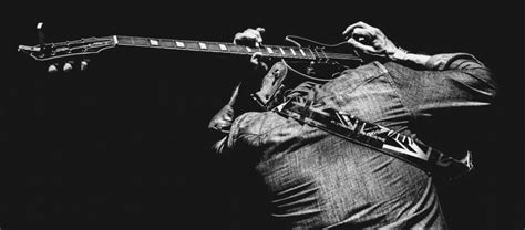 Why You Shouldnt Restring Your Guitar With The Same Strings Mozart Project