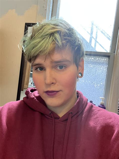 Purple Lipstick Yes Or No Randrogyny