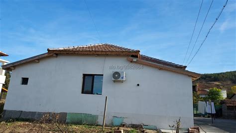 Продавам къща Едноетажна къща 100 кв м РЗП 1100 кв м двор Къщи Вили Милковица Продава