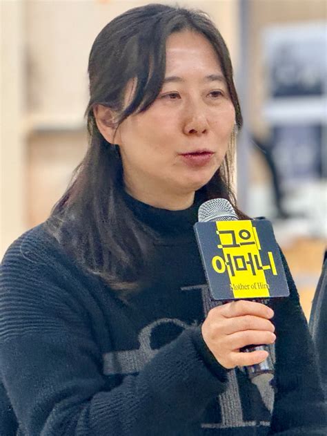 연극 ‘그의 어머니 류주연 연출 “반전 없는 명백한 사건 잘못된 사람들⋯스스로를 인정하기까지 ” 브릿지경제