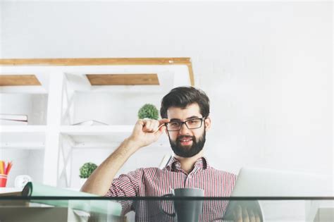 Premium Photo Smiling Man Using Laptop