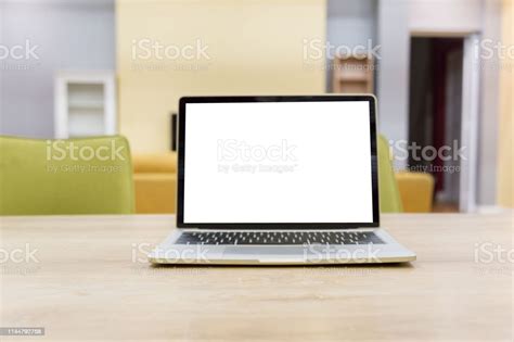 집에서 작업 빈 흰색 데스크톱 화면과 노트북을 사용 하 여 사업가의 모형 이미지 Mars Global Surveyor에 대한 스톡 사진 및 기타 이미지 Mars