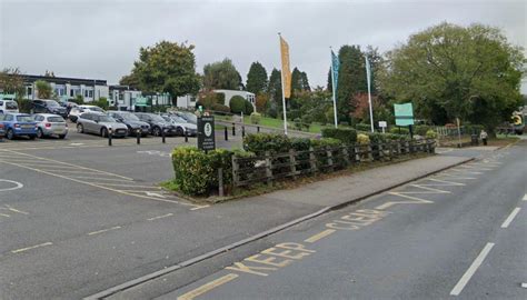 Riot Breaks Out At Uk Secondary School As Pupils Throw Benches And Flip Tables In Protest At