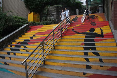 重庆现健身涂鸦艺术让梯步 动”起来 成为游客网红打卡地 搜狐大视野 搜狐新闻