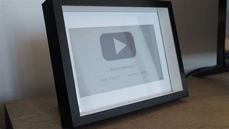 Make A Youtube Subscriber Counter Using An E Ink Display And A