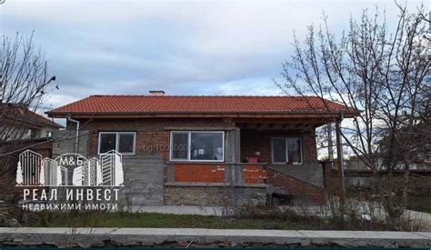 Продавам къща в с Добрич Едноетажна къща 70 кв м РЗП 1600 кв м двор Къщи Вили Добрич