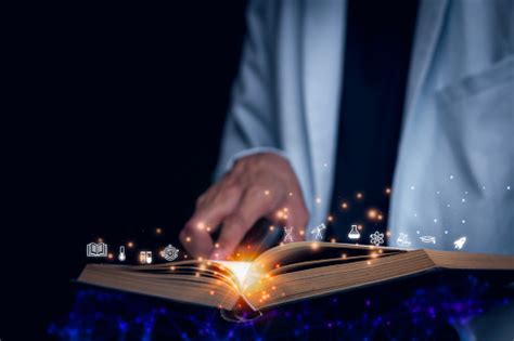 전구 졸업 모자 인터넷 교육 과학 과정 학위 창의적 사고 아이디어에 대한 지식을 공부하는 교사 E러닝 대학원 수료증 프로그램 교육 비즈니스 개념입니다 개념에 대한 스톡 사진