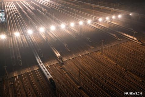 中 난징 정차 중인 열차 Xinhua