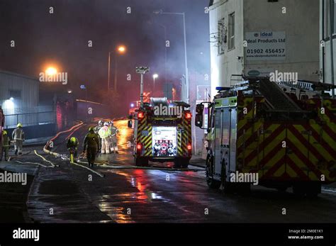 Feuer In Der Lower Walsall Street Fotos Und Bildmaterial In Hoher
