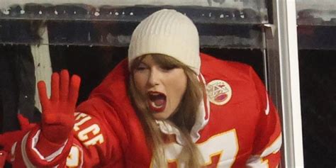 Inside Taylor Swifts Suite At Chiefs Dolphins Game See Who She Sat