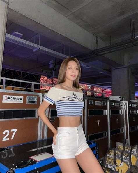 최수영 ♥정경호 놀랄 과감 노출172cm 마네킹 몸매복근까지 선명 네이트 연예