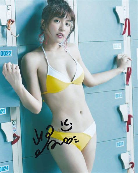 【やや傷や汚れあり】チュンチュン〈六切 203mm×254mm〉直筆サイン入り写真☆台湾 チアリーダー の落札情報詳細 ヤフオク落札価格情報