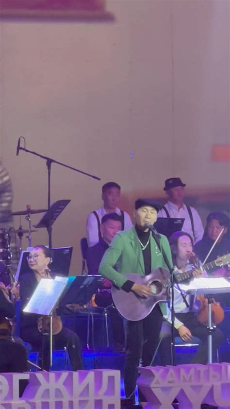 Хорвоод ганцхан ээждээ Жонон хамтлагийн морин хуурч Мөөгий гитарчин Гантулга уртын дууч