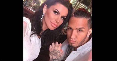 Гръм в Рая Джино се раздели с красивата майка на дъщеричката си уж я обожаваше а я изтри от