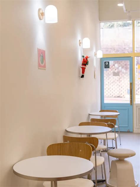 파스텔 컬러로 귀여운 포인트 18평 디저트카페 인테리어 부천 범박동