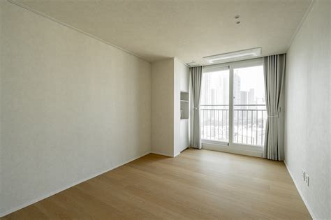 다올건축디자인 잠실인테리어•송파인테리어•강동인테리어 이 사진 속 주방에는 숨은 공간이 있는데요 어딘지 찾을 수 있으실까요🙊 기존 구조에서는 냉장고를 한 대 이상