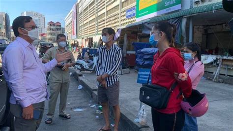 មិនមែនតែអ្នកលក់ក្នុងផ្សារ កម្មករ អ្នករត់តាក់ស៊ី ម៉ូតូឌុប កង់បី ជុំវិញផ្សារអូឡាំពិកត្រូវទៅយកសំណាក