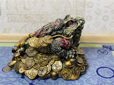 Статуетка Велика Щаслива Денна Жаба з червоними кристалами для Денег 38 27см ціна 1368 грн