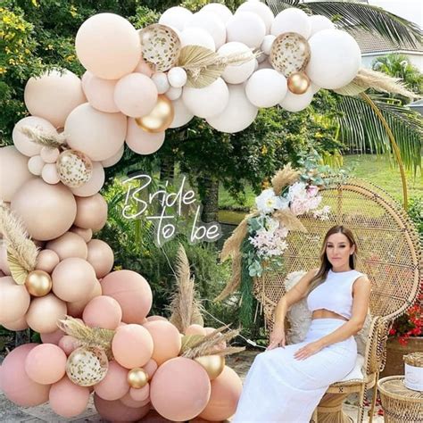 Nude Decoration