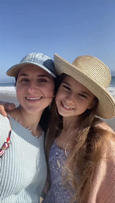 Karolina Protsenko And Her Mother Artofit