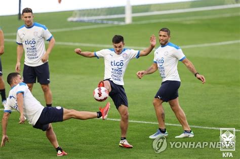 훈련하는 파라과이 축구 대표팀 연합뉴스