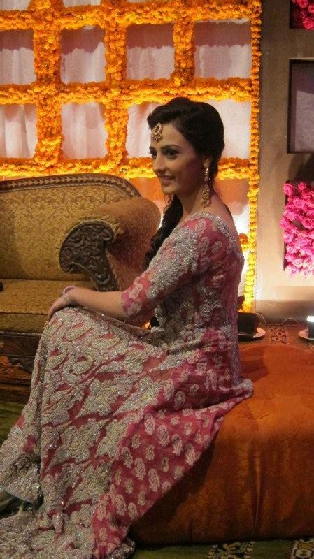 Pakistani Model Momal Sheikh Style Pk