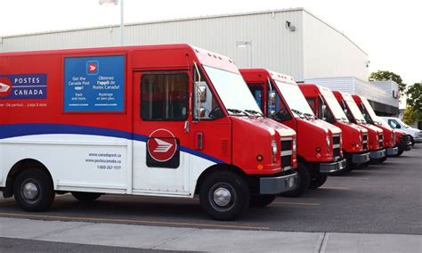 Canada Post Workers Go On Strike 55000 Workers Walk Off Job Hrd Canada