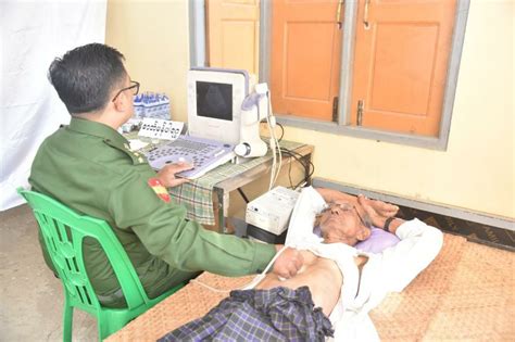 တပ်မတော်မြစ်တွင်းသွား ဆေးရုံရေယာဉ် ရွှေပုဇွန် နှင့် မြစ်ရေယာဉ် စကု တို့သည် မအူပင်ခရိုင်၊ မအူပင်မ