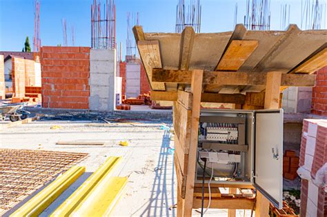 건설 현장의 전력 공급 퓨즈가있는 전기 제어 회로 차단기 보드 퓨즈 캐비닛 임시에 대한 스톡 사진 및 기타 이미지 임시