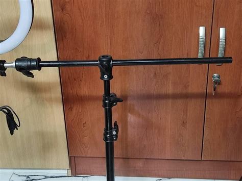 سه پایه تی با رینگ لایت برای تولید محتوا غذایی در تهران