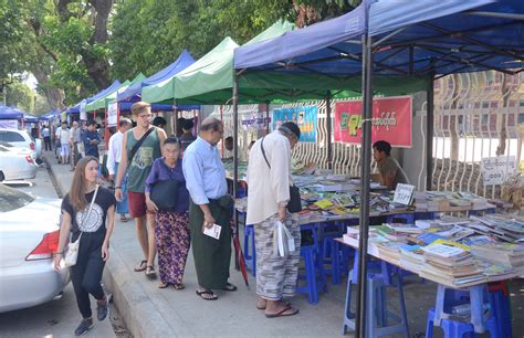 စနေ တနင်္ဂနွေ စာအုပ်လမ်းစာအုပ်ဆိုင်များတွင် ပြည်တွင်းစာပေဝါသနာရှင်မ