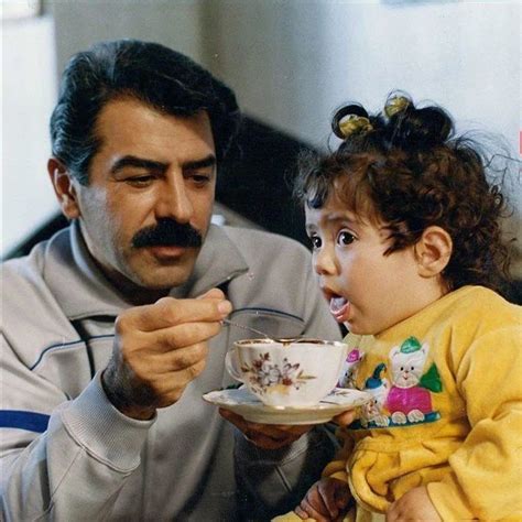 جذاب ترین تصاویر از پشت صحنه سریال دو نفر و نصفی سال ۱۳۷۰