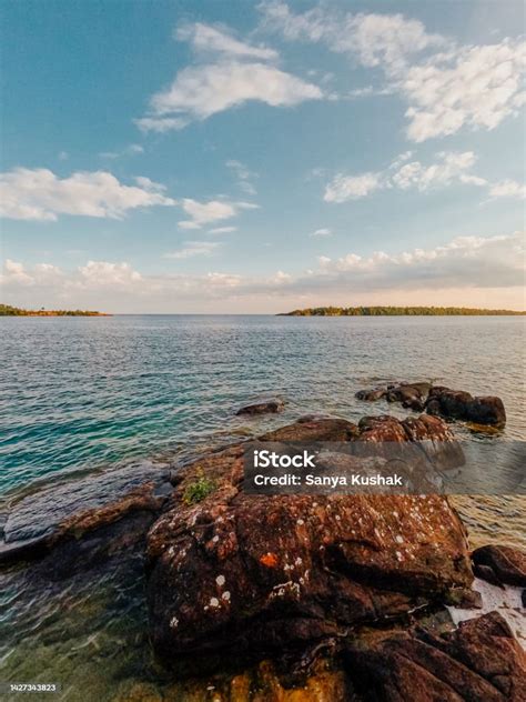 아일 로얄 국립 공원의 해안에서 슈페리어 호수의 장엄한 전망 아일 로열 국립 공원에 대한 스톡 사진 및 기타 이미지 아일 로열 국립 공원 배경 주제 평온 Istock