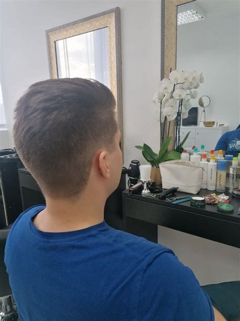 Muško šišanje Mašinicom Gm Beauty Studio Beograd Muško šišanje